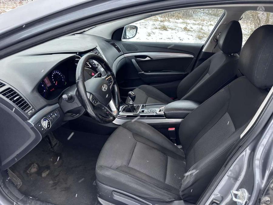 Pelēks Hyundai i40 2014 Viļņa, ar dzinēja tilpumu 1.69 L un nobraukumu 523 tūkst. km par 2850 €, foto 17 vietnē AUTOMOTO.COM.LV