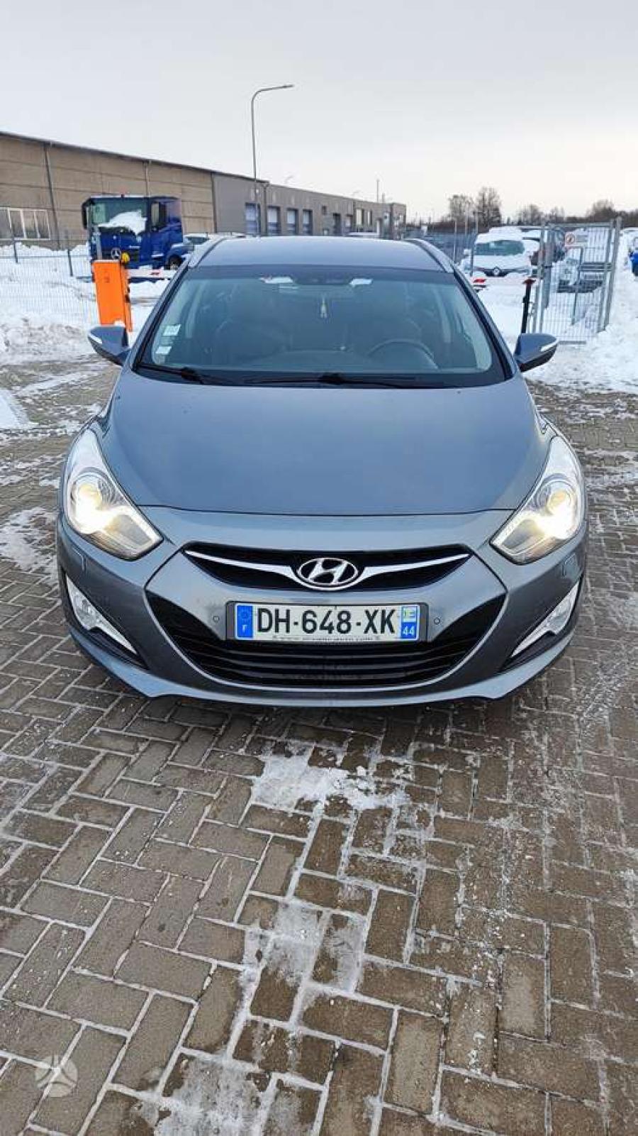 Grey Hyundai i40 2014 in Taurage, with an engine capacity of 1.69 L and mileage of 232 thousand km for 5200 €, photo 1 on AUTOMOTO.COM.LV