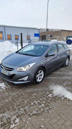 Grey Hyundai i40 2014 in Taurage, with an engine capacity of 1.69 L and mileage of 232 thousand km for 5200 €, photo 2 on AUTOMOTO.COM.LV