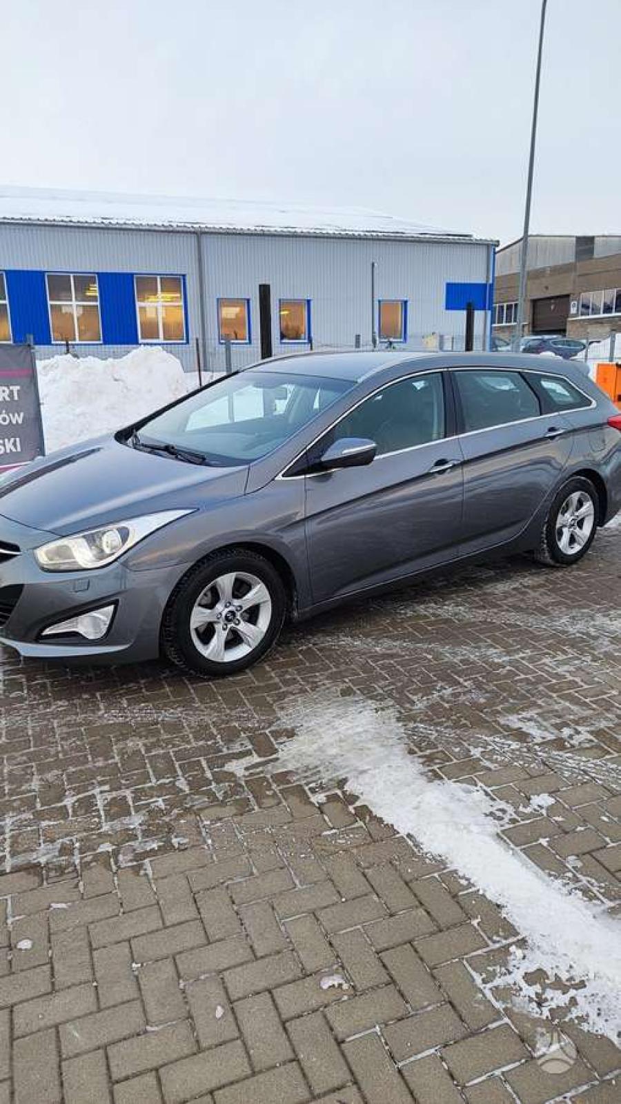 Grey Hyundai i40 2014 in Taurage, with an engine capacity of 1.69 L and mileage of 232 thousand km for 5200 €, photo 3 on AUTOMOTO.COM.LV