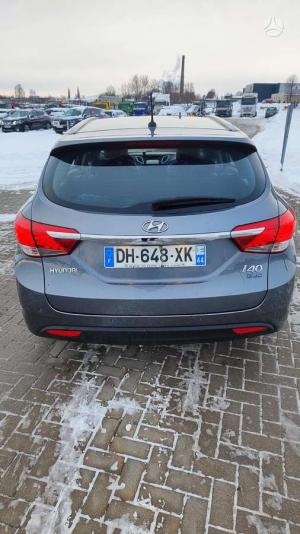 Grey Hyundai i40 2014 in Taurage, with an engine capacity of 1.69 L and mileage of 232 thousand km for 5200 €, photo 4 on AUTOMOTO.COM.LV