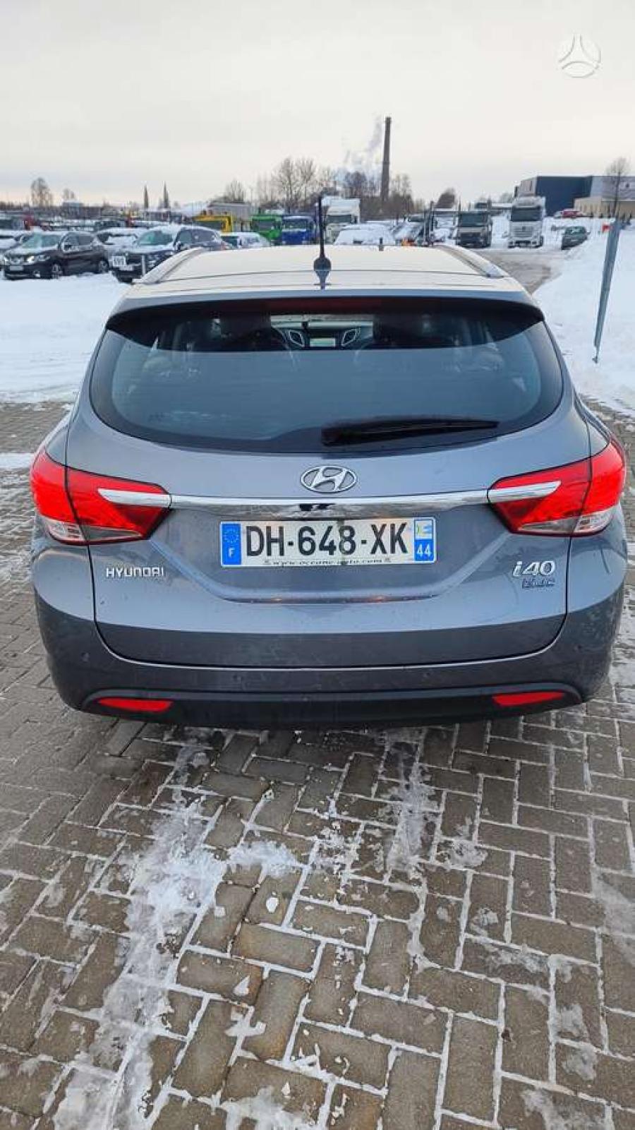 Grey Hyundai i40 2014 in Taurage, with an engine capacity of 1.69 L and mileage of 232 thousand km for 5200 €, photo 4 on AUTOMOTO.COM.LV
