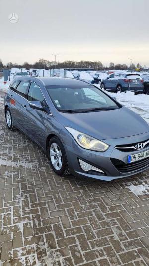 Grey Hyundai i40 2014 in Taurage, with an engine capacity of 1.69 L and mileage of 232 thousand km for 5200 €, photo 5 on AUTOMOTO.COM.LV