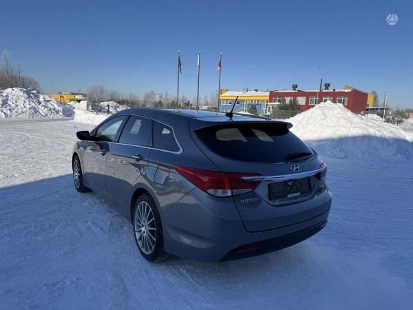 Grey Hyundai i40 2014 in Telschi, with an engine capacity of 1.69 L and mileage of 175 thousand km for 5500 €, photo 5 on AUTOMOTO.COM.LV