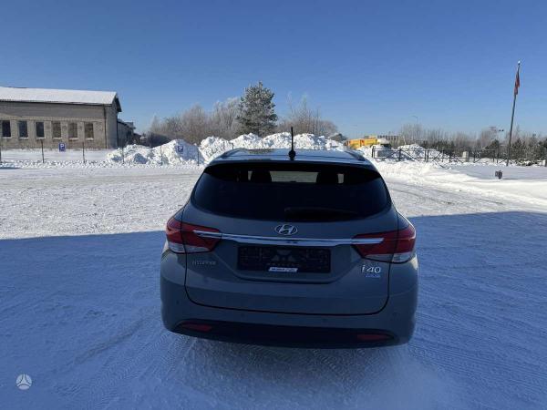Grey Hyundai i40 2014 in Telschi, with an engine capacity of 1.69 L and mileage of 175 thousand km for 5500 €, photo 6 on AUTOMOTO.COM.LV
