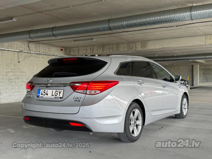 Pelēks Hyundai i40 2014 Tallina, ar dzinēja tilpumu 1.70 L un nobraukumu 94 tūkst. km par 8990 €, foto 4 vietnē AUTOMOTO.COM.LV