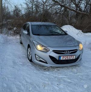 Grey Hyundai i40 2014 in Siauliai, with an engine capacity of 1.69 L and mileage of 383 thousand km for 4250 €, photo 5 on AUTOMOTO.COM.LV