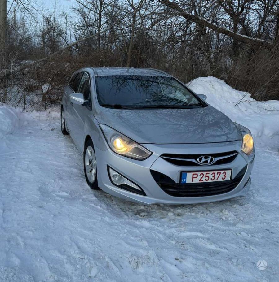 Grey Hyundai i40 2014 in Siauliai, with an engine capacity of 1.69 L and mileage of 383 thousand km for 4250 €, photo 5 on AUTOMOTO.COM.LV