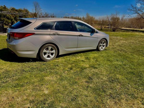 Grey Hyundai i40 2014 in Joniskis, with an engine capacity of 1.69 L and mileage of 297 thousand km for 3650 €, photo 5 on AUTOMOTO.COM.LV