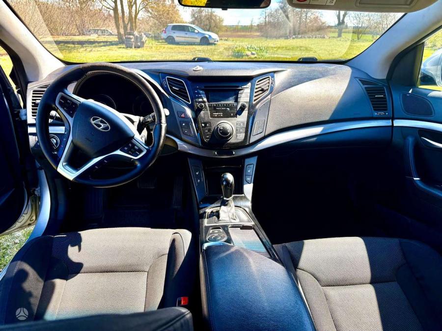 Grey Hyundai i40 2014 in Joniskis, with an engine capacity of 1.69 L and mileage of 297 thousand km for 3650 €, photo 9 on AUTOMOTO.COM.LV