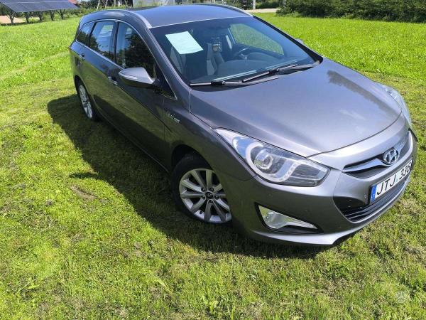 Grey Hyundai i40 2014 in Utena, with an engine capacity of 1.69 L and mileage of 394 thousand km for 4999 €, photo 1 on AUTOMOTO.COM.LV