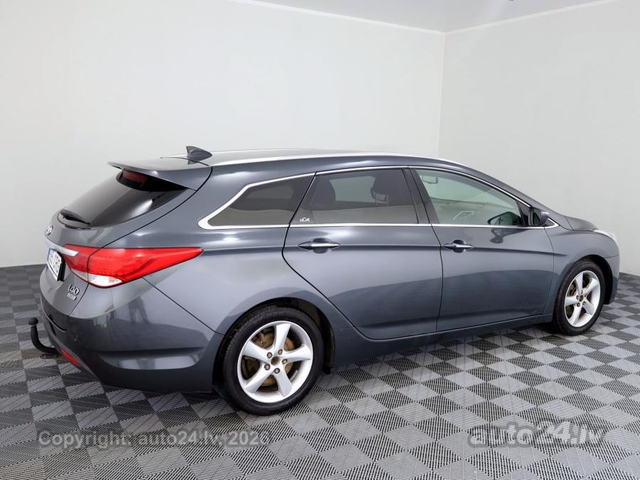 Grey Hyundai i40 2014 in Tallinn, with an engine capacity of 1.70 L and mileage of 322 thousand km for 2999 €, photo 4 on AUTOMOTO.COM.LV