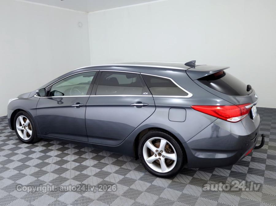 Grey Hyundai i40 2014 in Tallinn, with an engine capacity of 1.70 L and mileage of 322 thousand km for 2999 €, photo 5 on AUTOMOTO.COM.LV