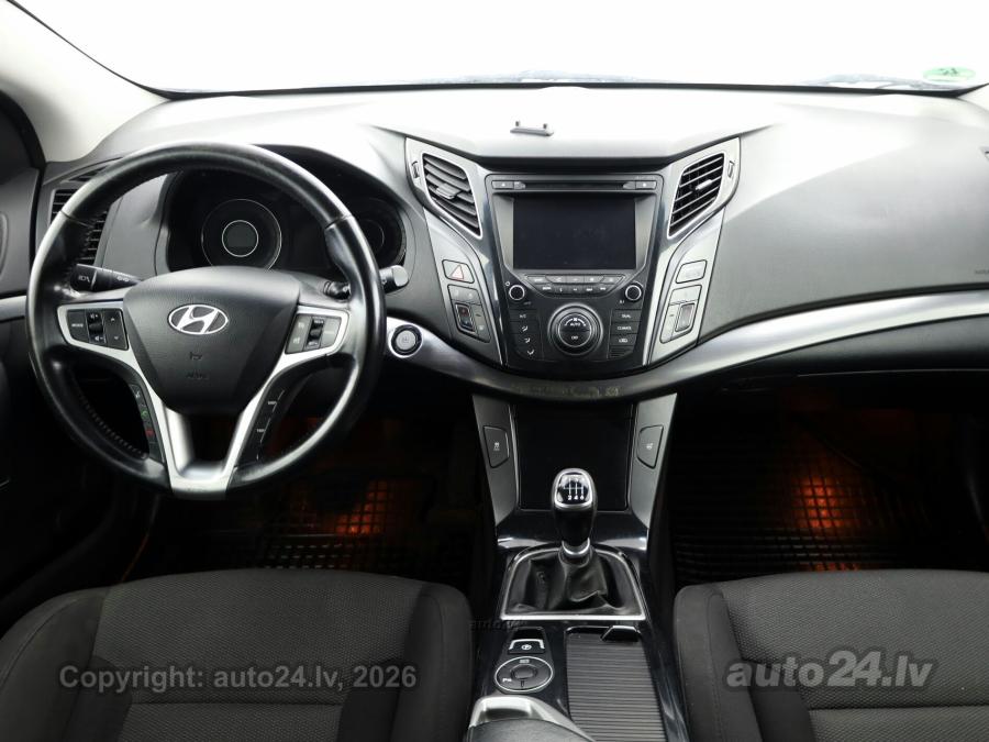 Grey Hyundai i40 2014 in Tallinn, with an engine capacity of 1.70 L and mileage of 322 thousand km for 2999 €, photo 6 on AUTOMOTO.COM.LV