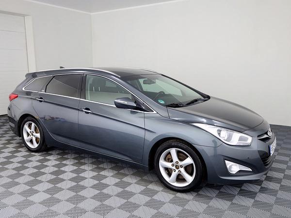 Hyundai i40 2014 in Tallinn on AUTOMOTO.COM.LV Grey Hyundai i40 2014 in Tallinn, with an engine capacity of 1.70 L and mileage of 322 thousand km for 2999 €, photo 1 on AUTOMOTO.COM.LV