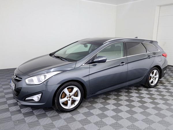 Hyundai i40 2014 in Tallinn on AUTOMOTO.COM.LV Grey Hyundai i40 2014 in Tallinn, with an engine capacity of 1.70 L and mileage of 322 thousand km for 2999 €, photo 3 on AUTOMOTO.COM.LV
