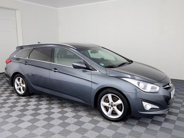 Hyundai i40 2014 in Tallinn on AUTOMOTO.COM.LV Grey Hyundai i40 2014 in Tallinn, with an engine capacity of 1.70 L and mileage of 322 thousand km for 2999 €, photo 9 on AUTOMOTO.COM.LV