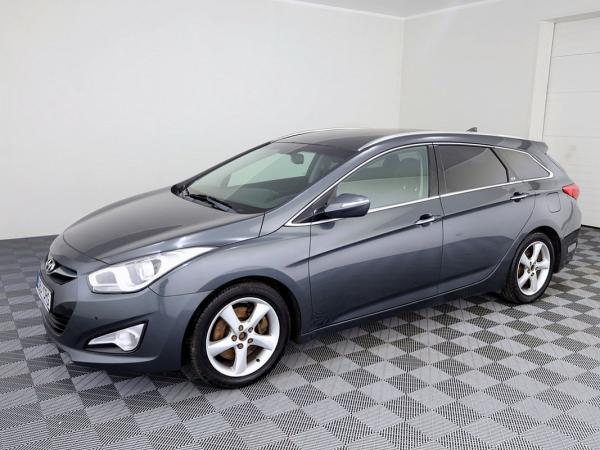 Hyundai i40 2014 in Tallinn on AUTOMOTO.COM.LV Grey Hyundai i40 2014 in Tallinn, with an engine capacity of 1.70 L and mileage of 322 thousand km for 2999 €, photo 10 on AUTOMOTO.COM.LV