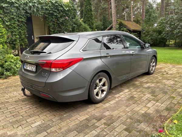 Pelēks Hyundai i40 2014 Rīga, ar dzinēja tilpumu 1.70 L un nobraukumu 450 tūkst. km par 2200 €, foto 3 vietnē AUTOMOTO.COM.LV
