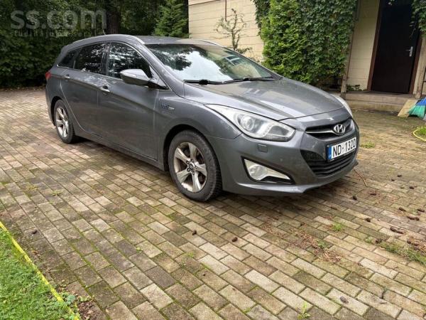 Pelēks Hyundai i40 2014 Rīga, ar dzinēja tilpumu 1.70 L un nobraukumu 450 tūkst. km par 2200 €, foto 4 vietnē AUTOMOTO.COM.LV