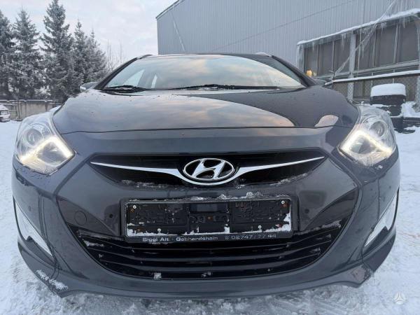 Grey Hyundai i40 2015 in Utena, with an engine capacity of 1.60 L and mileage of 197 thousand km for 5500 €, photo 3 on AUTOMOTO.COM.LV