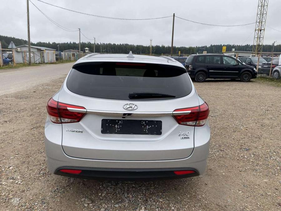 Grey Hyundai i40 2015 in Vilnius, with an engine capacity of 1.69 L and mileage of 498 thousand km for 4600 €, photo 8 on AUTOMOTO.COM.LV