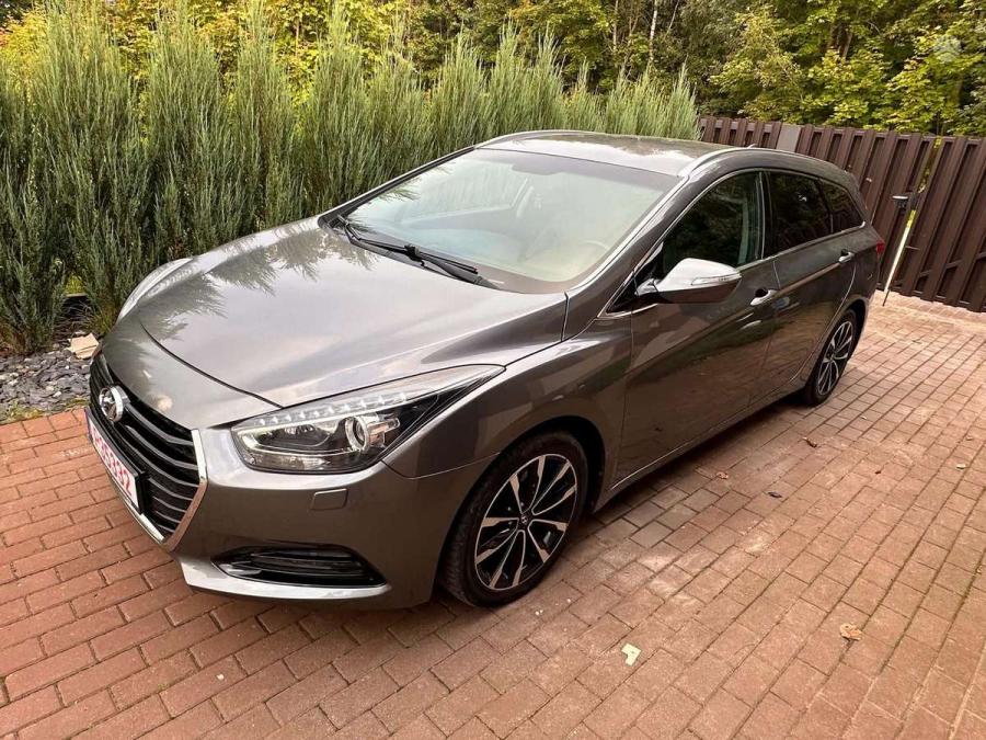 Grey Hyundai i40 2015 in Kaunas, with an engine capacity of 1.69 L and mileage of 266 thousand km for 6200 €, photo 4 on AUTOMOTO.COM.LV