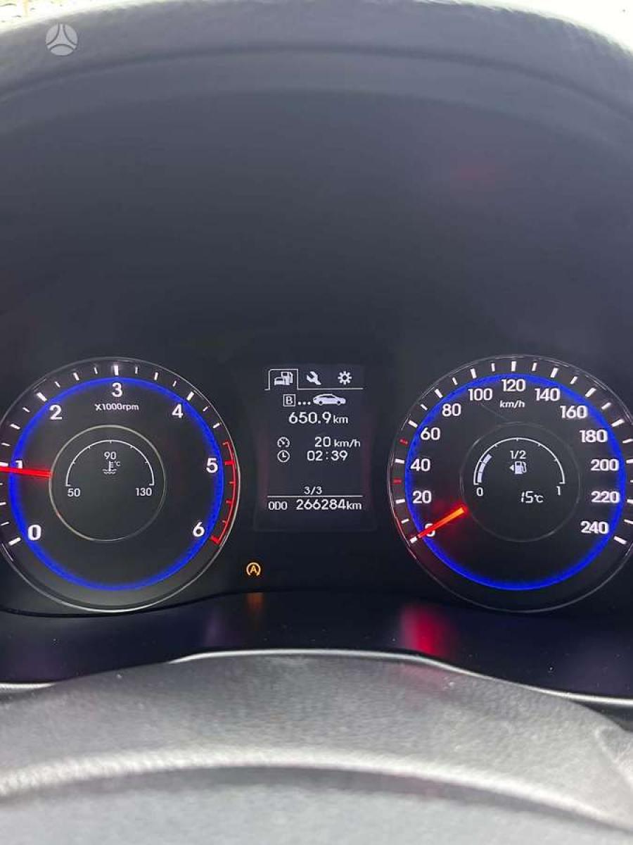 Grey Hyundai i40 2015 in Kaunas, with an engine capacity of 1.69 L and mileage of 266 thousand km for 6200 €, photo 17 on AUTOMOTO.COM.LV