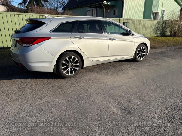 Grey Hyundai i40 2016 in Tallinn, with an engine capacity of 1.70 L and mileage of 97 thousand km for 10500 €, photo 4 on AUTOMOTO.COM.LV