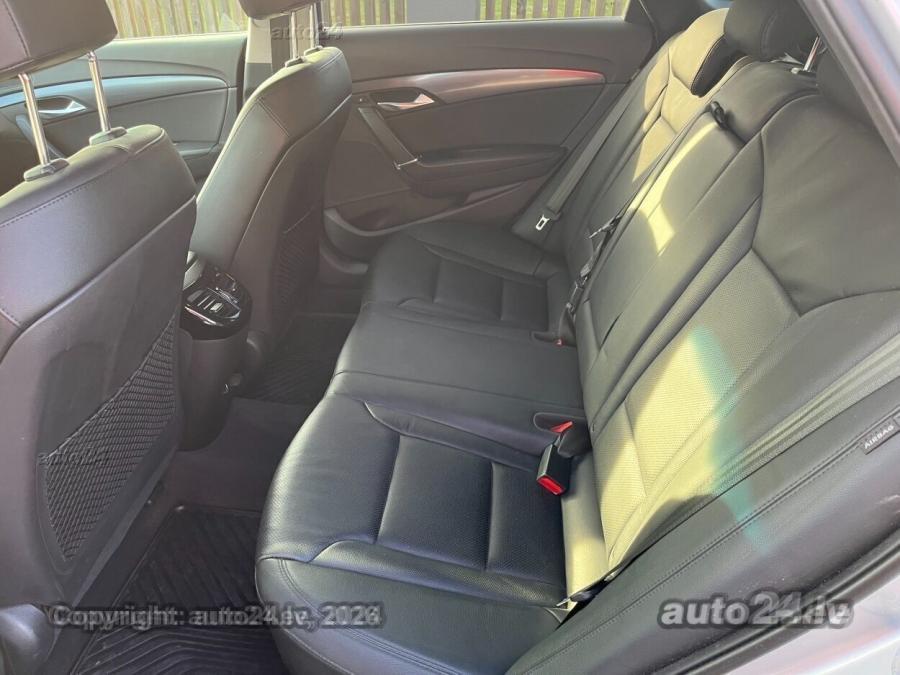Grey Hyundai i40 2016 in Tallinn, with an engine capacity of 1.70 L and mileage of 97 thousand km for 10500 €, photo 9 on AUTOMOTO.COM.LV