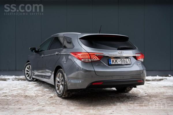 Pelēks Hyundai i40 2016 Rīga, ar dzinēja tilpumu 1.70 L un nobraukumu 293 tūkst. km par 5700 €, foto 3 vietnē AUTOMOTO.COM.LV