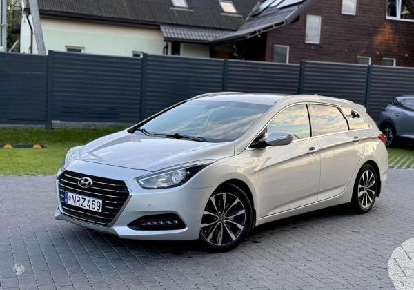 Grey Hyundai i40 2016 in Vilnius, with an engine capacity of 1.70 L and mileage of 264 thousand km for 7700 €, photo 2 on AUTOMOTO.COM.LV