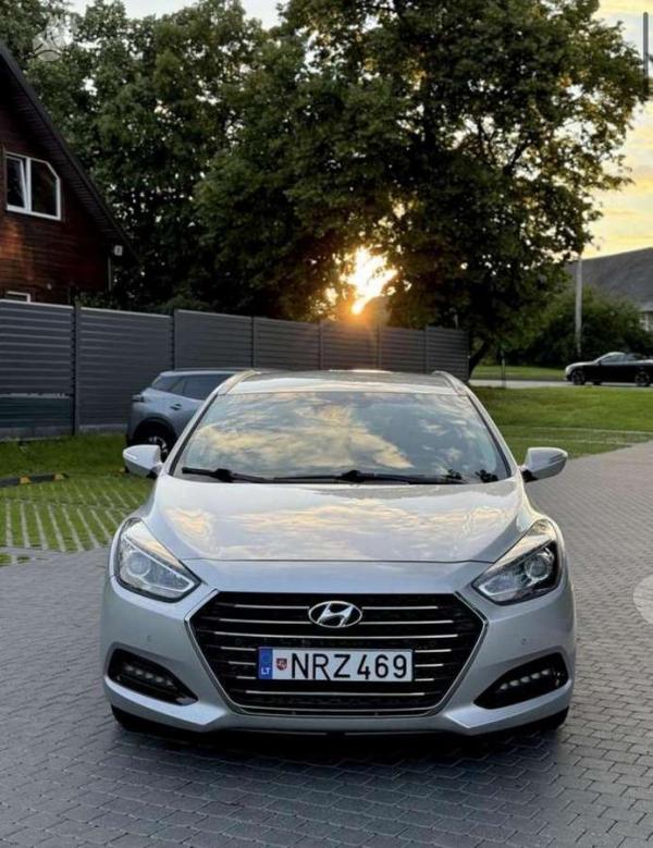 Grey Hyundai i40 2016 in Vilnius, with an engine capacity of 1.70 L and mileage of 264 thousand km for 7700 €, photo 3 on AUTOMOTO.COM.LV