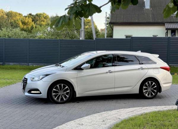 Grey Hyundai i40 2016 in Vilnius, with an engine capacity of 1.70 L and mileage of 264 thousand km for 7700 €, photo 4 on AUTOMOTO.COM.LV