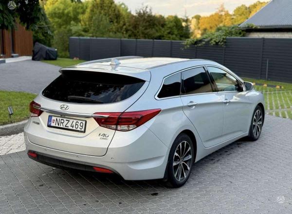 Grey Hyundai i40 2016 in Vilnius, with an engine capacity of 1.70 L and mileage of 264 thousand km for 7700 €, photo 7 on AUTOMOTO.COM.LV
