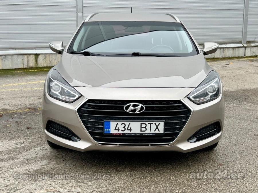 Grey Hyundai i40 2017 in Parnu, with an engine capacity of 1.70 L and mileage of 169 thousand km for 8990 €, photo 2 on AUTOMOTO.COM.LV