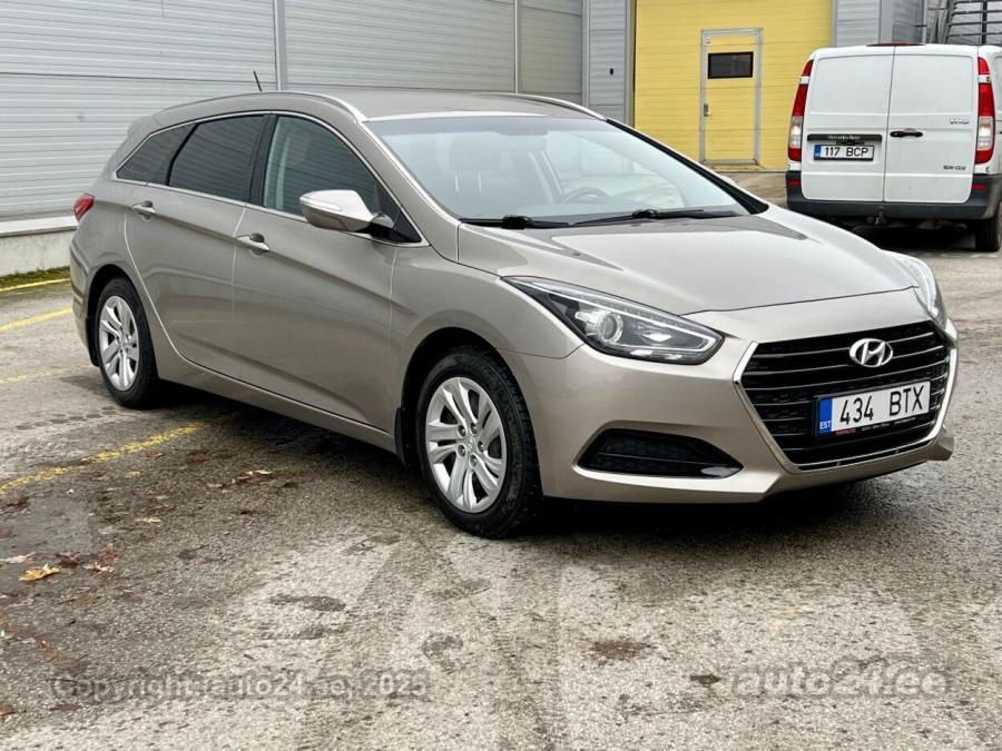 Grey Hyundai i40 2017 in Parnu, with an engine capacity of 1.70 L and mileage of 169 thousand km for 8990 €, photo 3 on AUTOMOTO.COM.LV