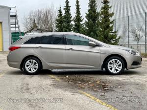 Grey Hyundai i40 2017 in Parnu, with an engine capacity of 1.70 L and mileage of 169 thousand km for 8990 €, photo 4 on AUTOMOTO.COM.LV