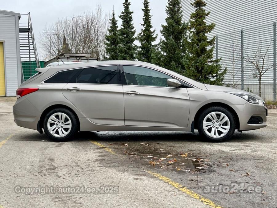 Grey Hyundai i40 2017 in Parnu, with an engine capacity of 1.70 L and mileage of 169 thousand km for 8990 €, photo 4 on AUTOMOTO.COM.LV