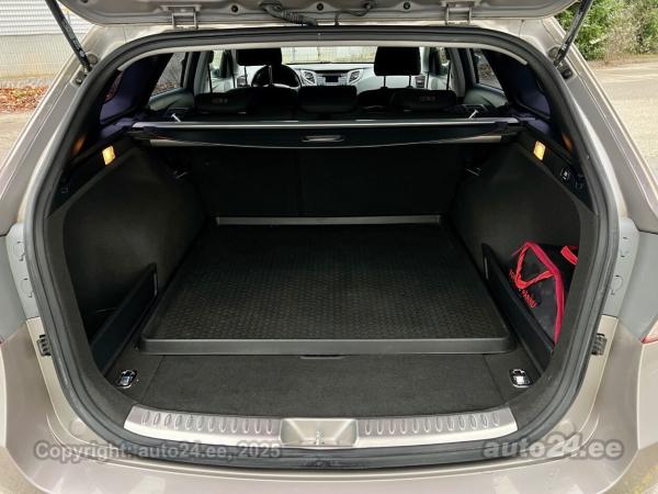 Grey Hyundai i40 2017 in Parnu, with an engine capacity of 1.70 L and mileage of 169 thousand km for 8990 €, photo 11 on AUTOMOTO.COM.LV