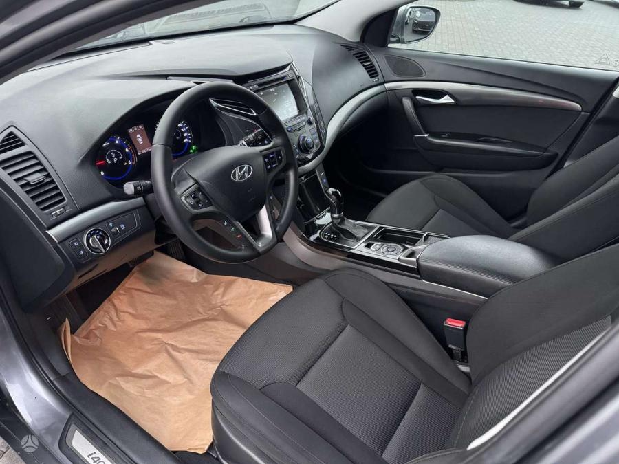 Grey Hyundai i40 2017 in Telschi, with an engine capacity of 1.69 L and mileage of 255 thousand km for 6999 €, photo 18 on AUTOMOTO.COM.LV