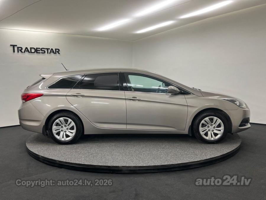 Grey Hyundai i40 2017 in Parnu, with an engine capacity of 1.70 L and mileage of 169 thousand km for 8990 €, photo 4 on AUTOMOTO.COM.LV