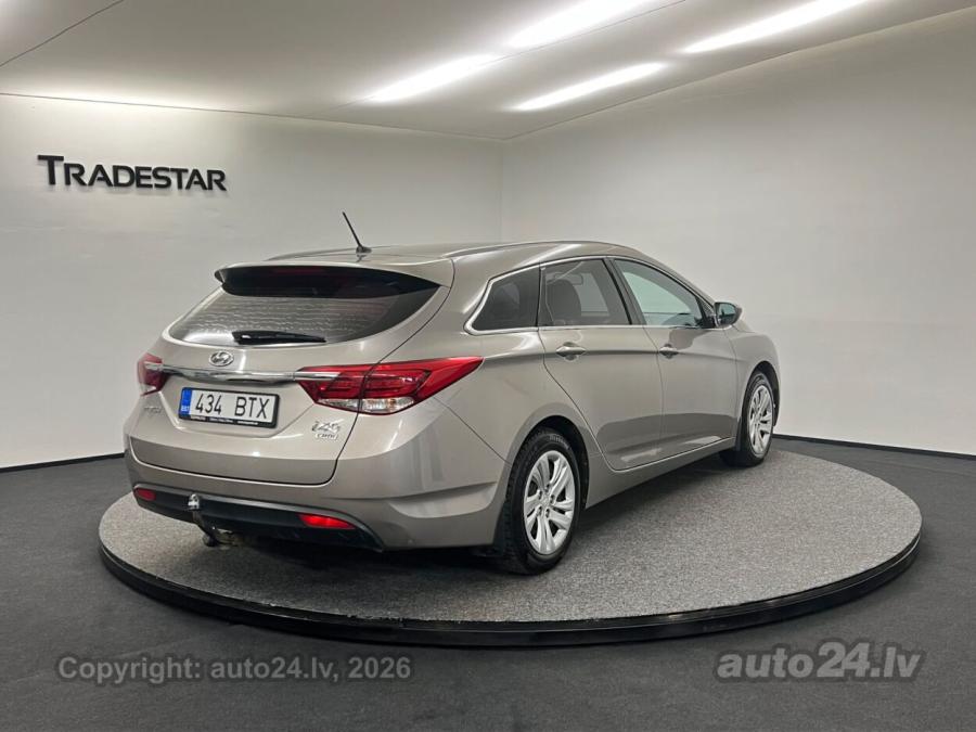 Grey Hyundai i40 2017 in Parnu, with an engine capacity of 1.70 L and mileage of 169 thousand km for 8990 €, photo 5 on AUTOMOTO.COM.LV
