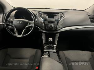 Grey Hyundai i40 2017 in Parnu, with an engine capacity of 1.70 L and mileage of 169 thousand km for 8990 €, photo 12 on AUTOMOTO.COM.LV