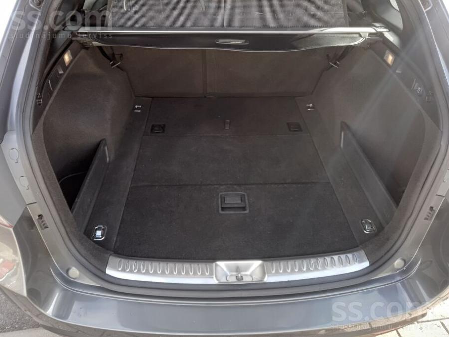 Grey Hyundai i40 2017 in Riga, with an engine capacity of 1.70 L and mileage of 325 thousand km for 6250 €, photo 5 on AUTOMOTO.COM.LV