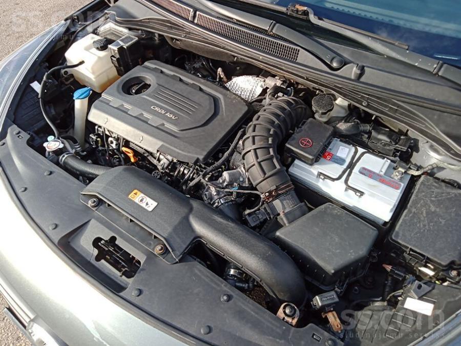 Grey Hyundai i40 2017 in Riga, with an engine capacity of 1.70 L and mileage of 325 thousand km for 6250 €, photo 6 on AUTOMOTO.COM.LV