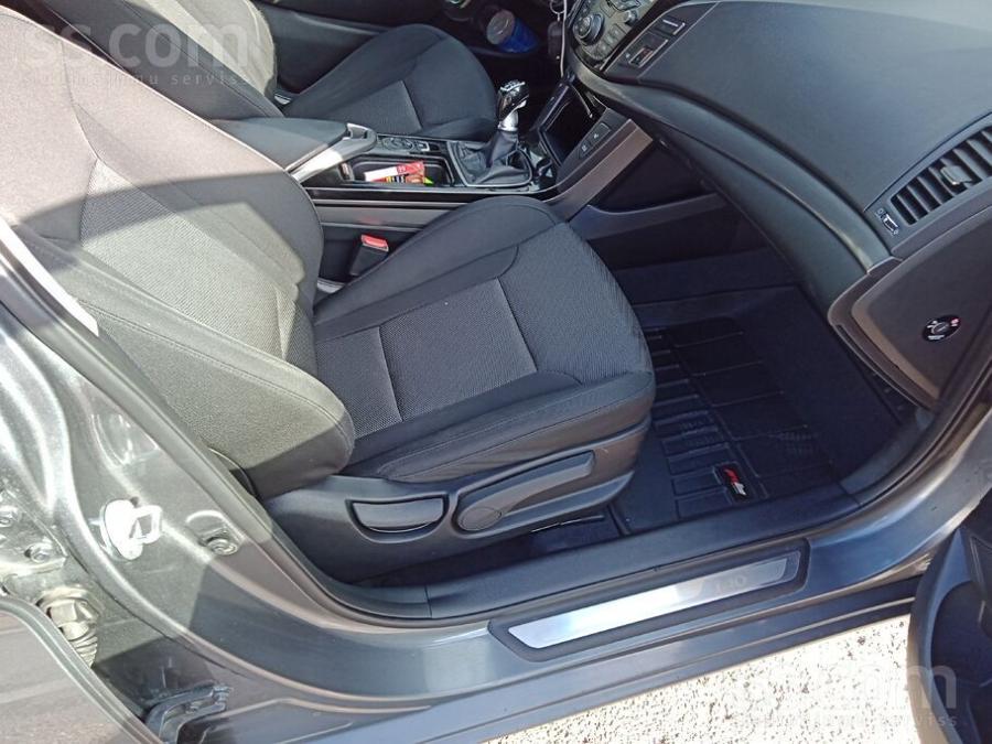 Grey Hyundai i40 2017 in Riga, with an engine capacity of 1.70 L and mileage of 325 thousand km for 6250 €, photo 9 on AUTOMOTO.COM.LV