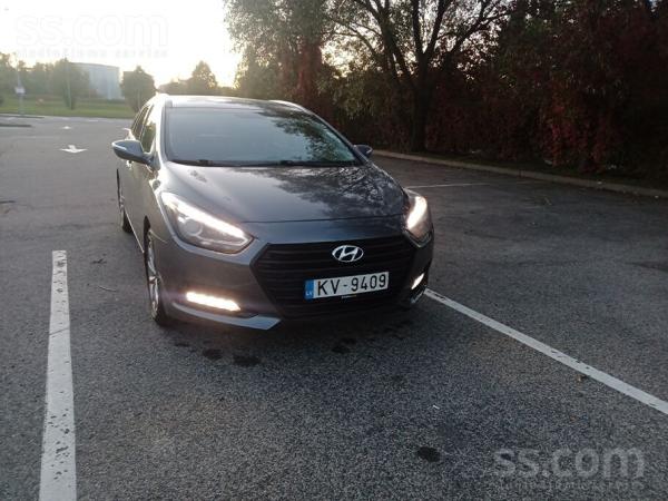 Grey Hyundai i40 2017 in Riga, with an engine capacity of 1.70 L and mileage of 325 thousand km for 5100 €, photo 1 on AUTOMOTO.COM.LV