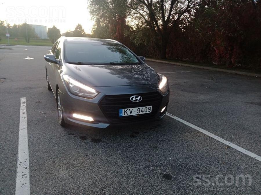 Grey Hyundai i40 2017 in Riga, with an engine capacity of 1.70 L and mileage of 325 thousand km for 5100 €, photo 1 on AUTOMOTO.COM.LV