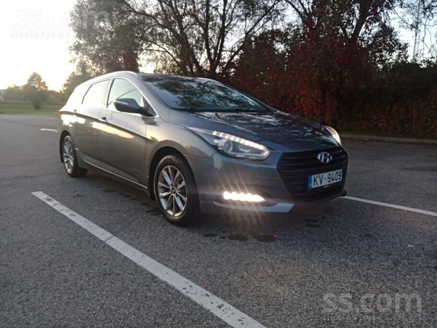 Grey Hyundai i40 2017 in Riga, with an engine capacity of 1.70 L and mileage of 325 thousand km for 5100 €, photo 3 on AUTOMOTO.COM.LV
